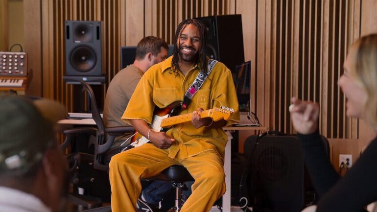 Netflix's 'Hitmakers' Pulls Back the Curtain on the Music Industry's ...